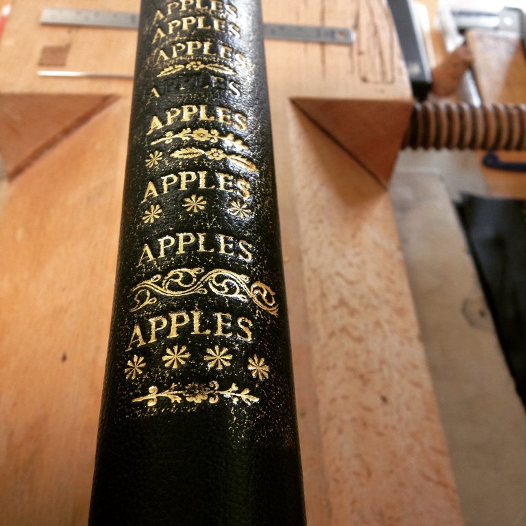 Tooling away! Gold-finishing workshop at the British Library – Cécilia ...